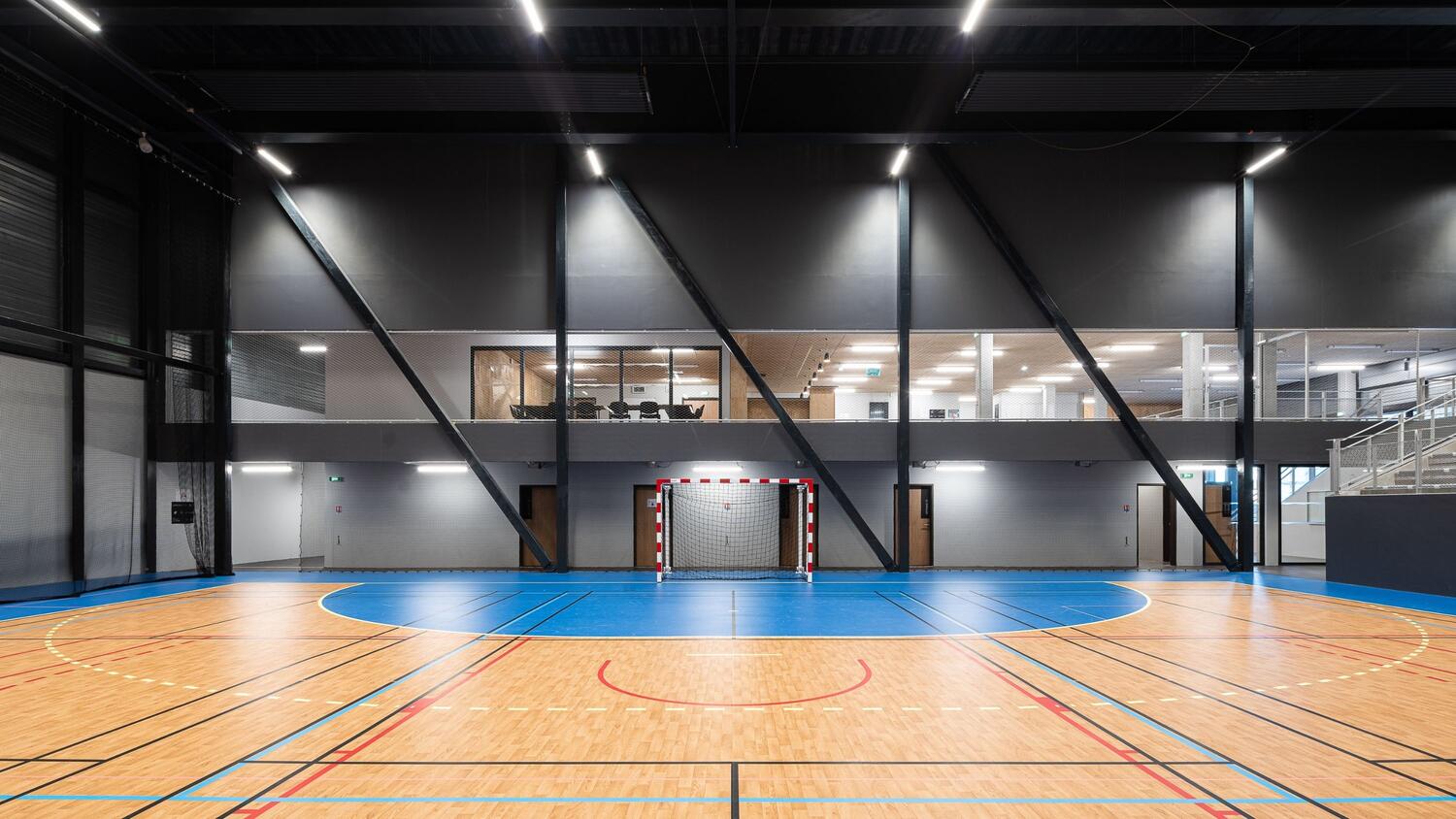 Omnisports Active+: P2 vinyl sports flooring solution - Indoor sports ...