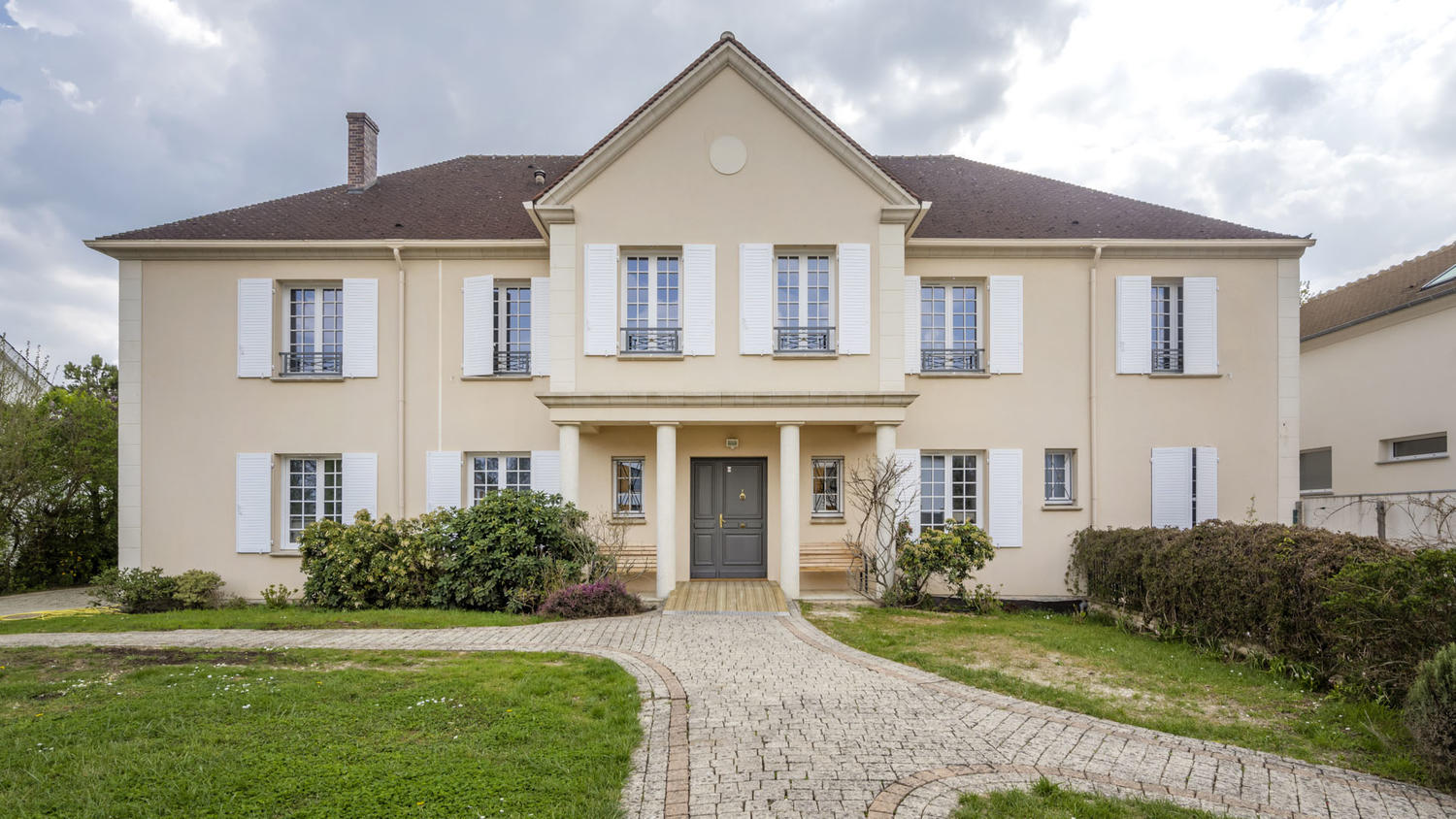 Loges-en-Josas, Aged care flooring case study | Tarkett