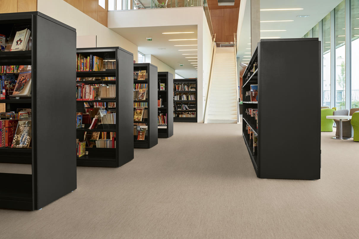 iQ Optima homogeneous vinyl floors - Heavy-traffic multi-solution ...
